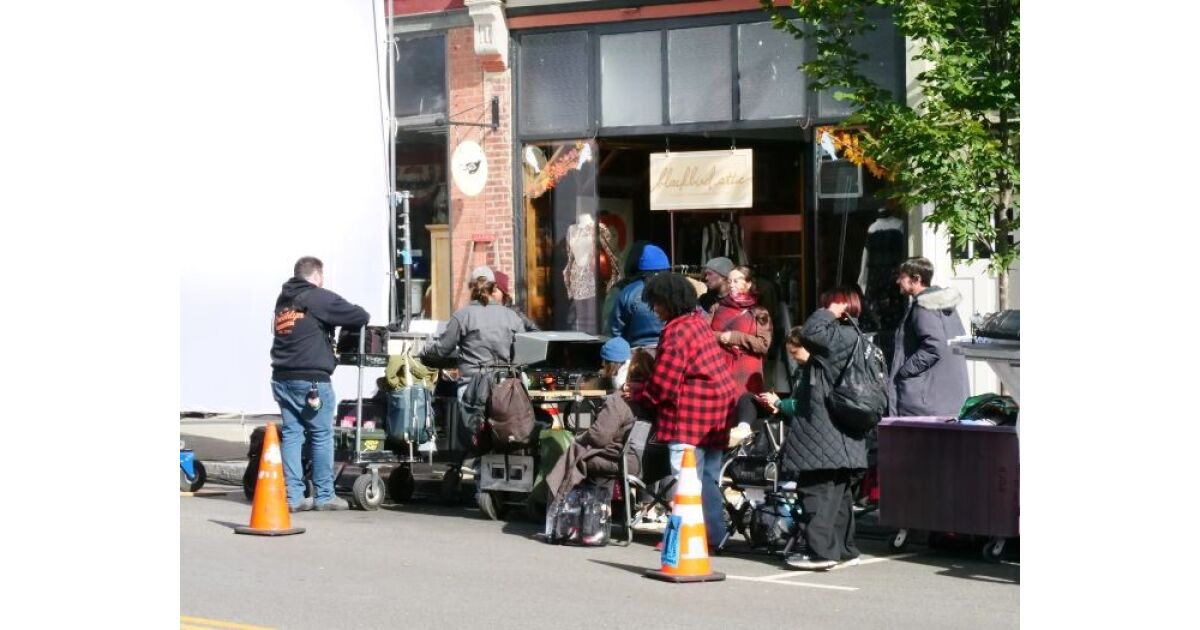 Tina Fey, Steve Carrell continue shooting Netflix series in Beacon