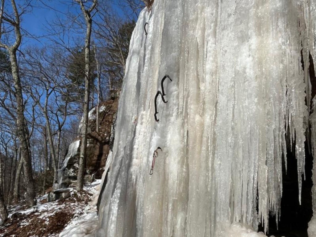 Ice Climber Falls 35 Feet at Kaaterskill Clove